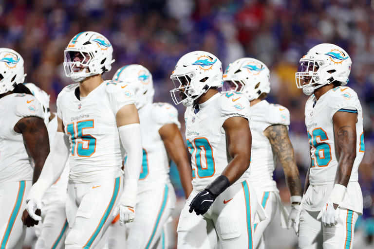 The Dolphins have a green dot decision to make in Week 6