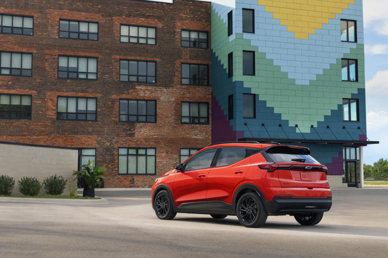 I Drove 2026 Nissan Leaf & 2027 Chevrolet Bolt, Here's My Review