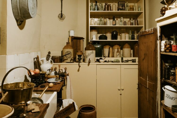 15 Decorating Mistakes That Scream Early 2000s