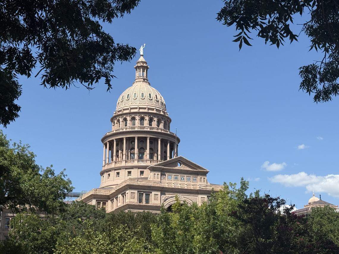 Casino tycoon, West Texas oilmen are big funders in Fort Worth-area ...