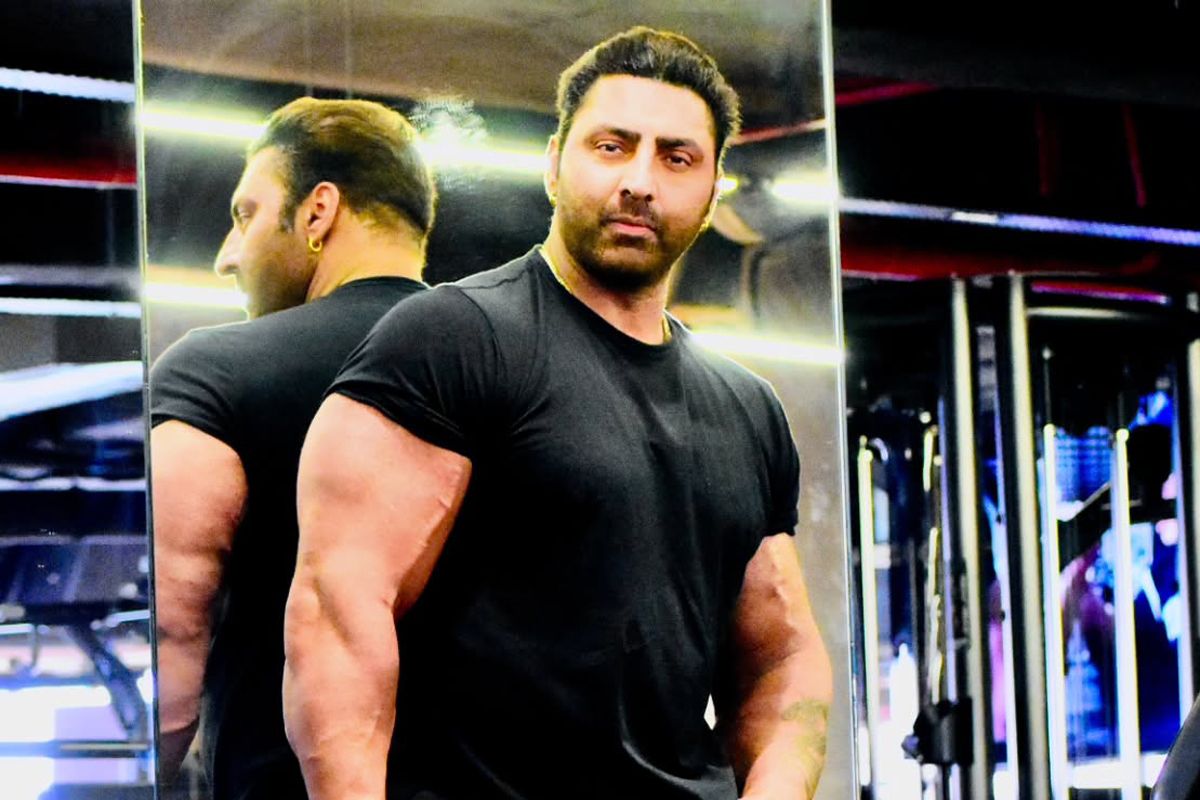 Bodybuilder Dies at 42 After Going into Cardiac Arrest During Surgery ...