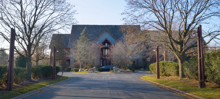 A Look Inside R. Kelly’s Newly Sold Chicago ‘Chocolate Factory’ Mansion