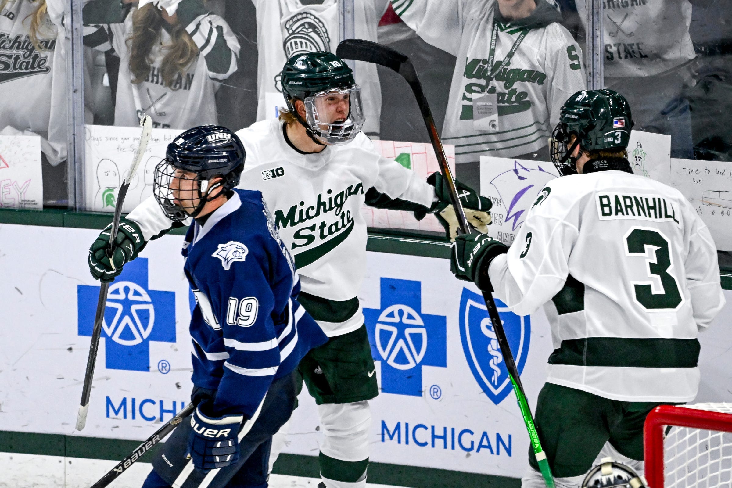 Michigan State hockey shuts out New Hampshire, picks up first win of season