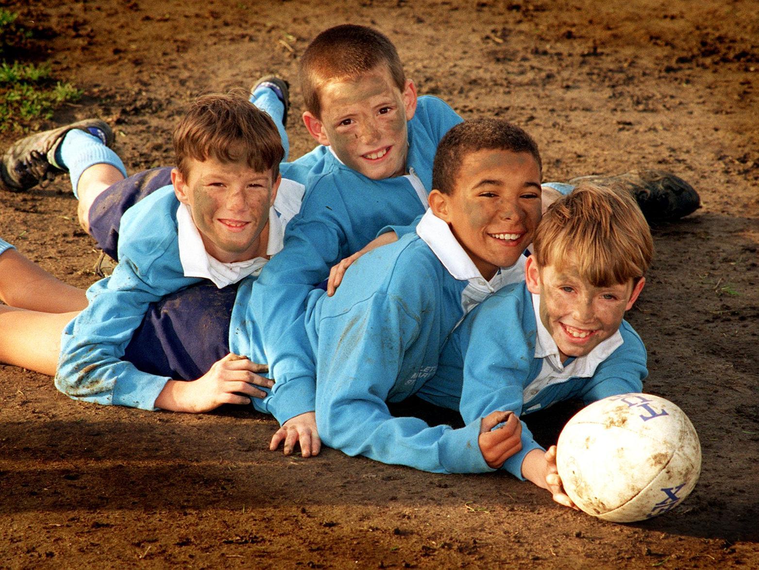 19 of the best photos showcase Leeds schools teams from the 1990s