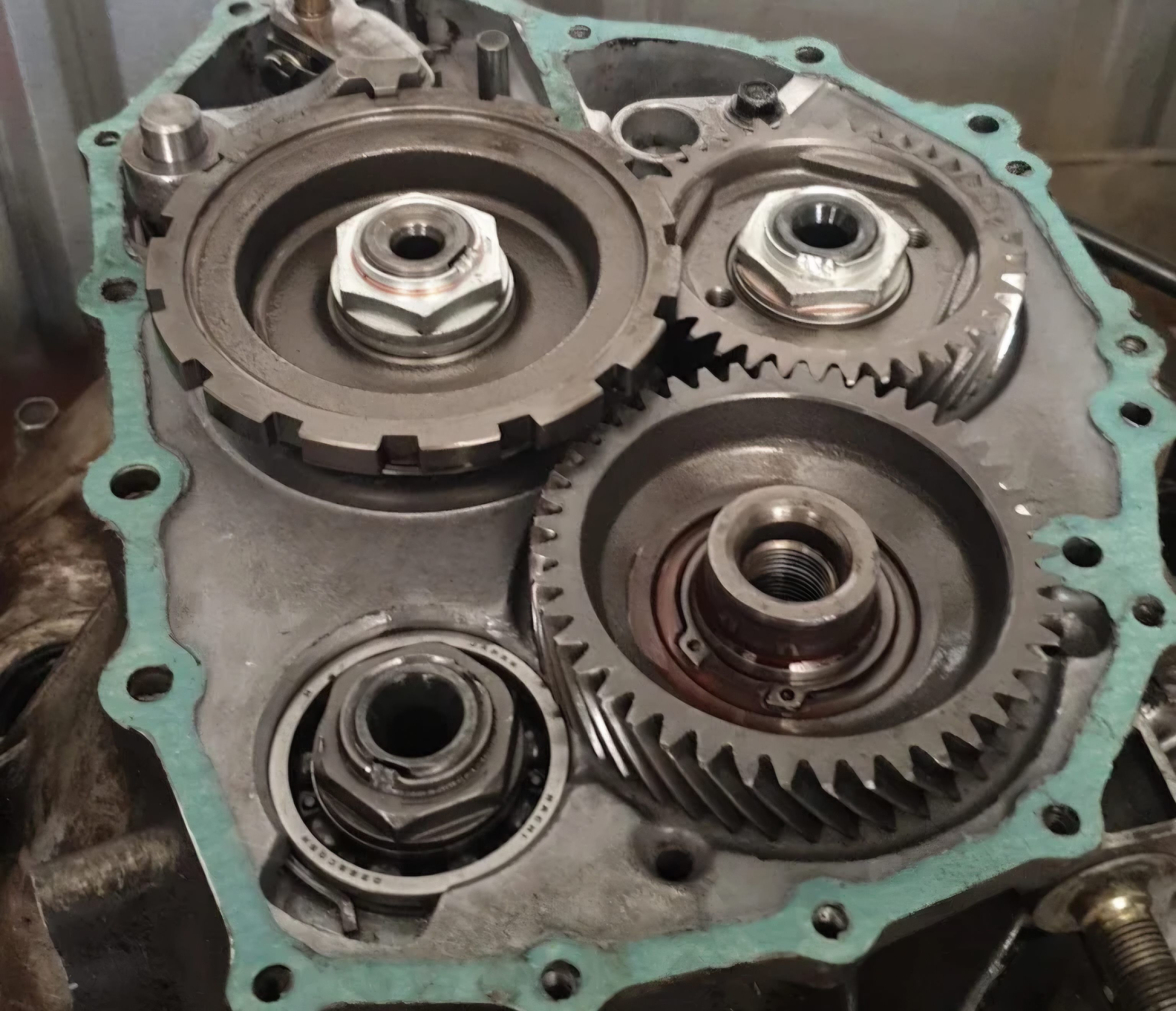 Waktu Ideal Kuras Oli Transmisi Matik, Jangan Tunggu Sampai Rusak