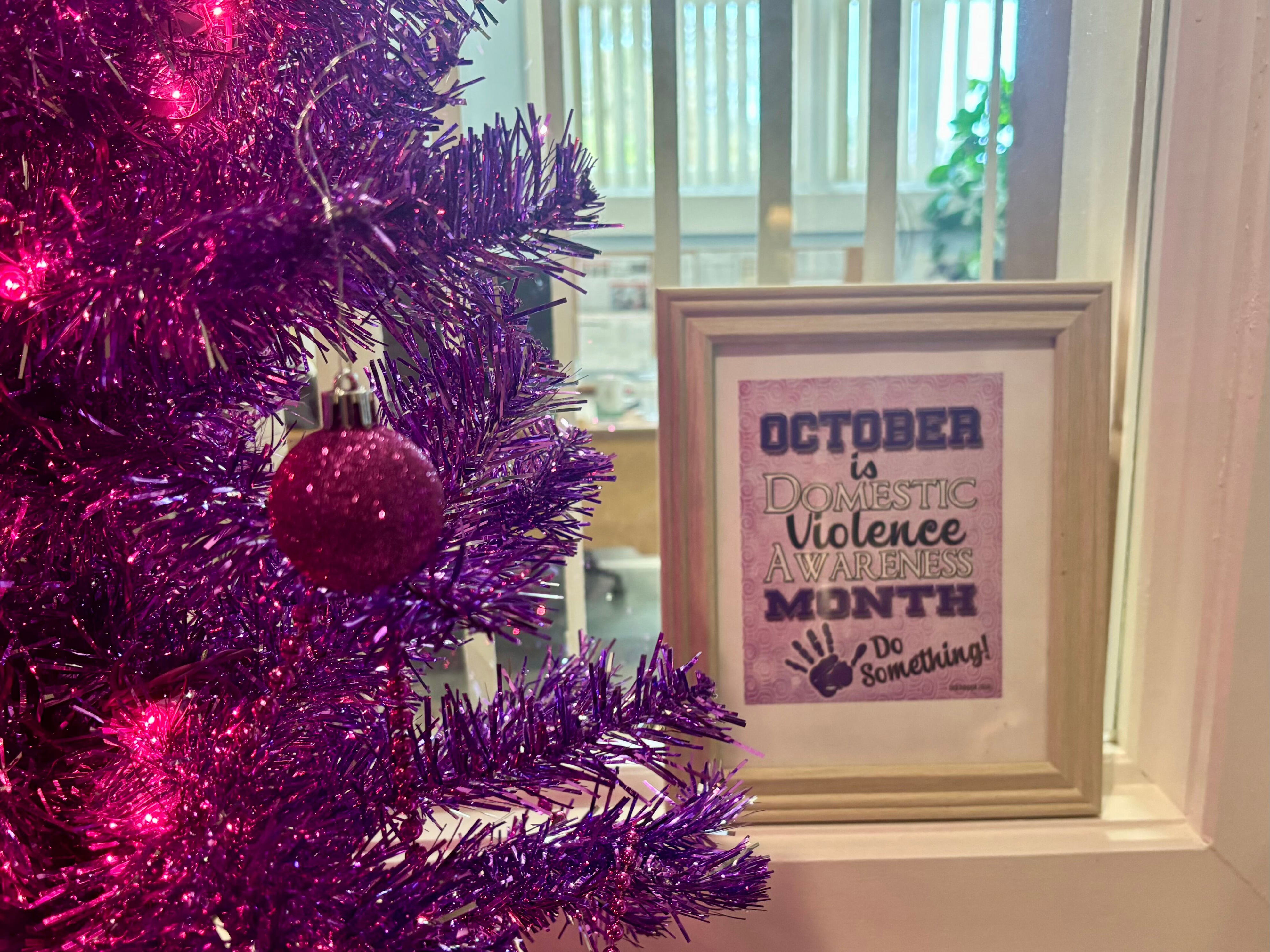 Marquette Women’s Center raises domestic violence awareness