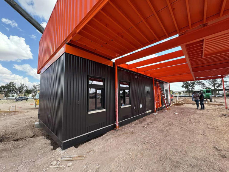 Smalls Sliders celebrates "Can Drop" it new location