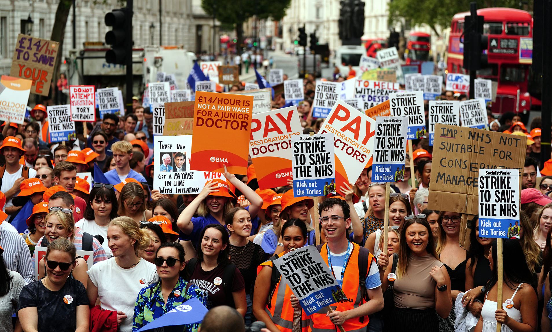 NHS hospital workers demanding £470 pay rise reach their 200TH DAY of ...
