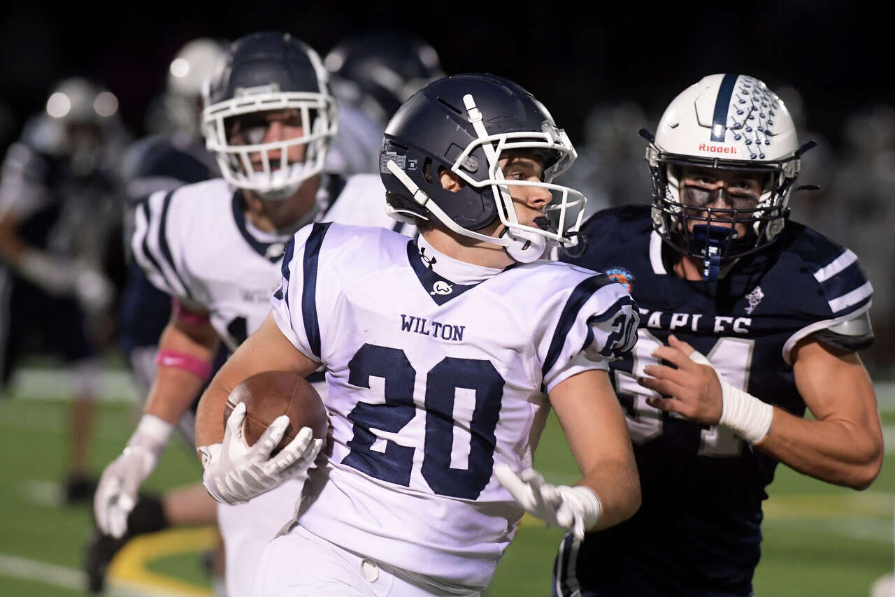 Wilton runs wild in stunning victory over No. 5 Staples