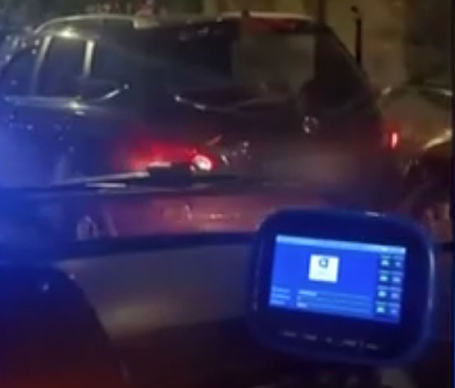 Οδηγός πάρκαρε στη μέση και πήγε για σουβλάκια – Η viral αντίδραση ...