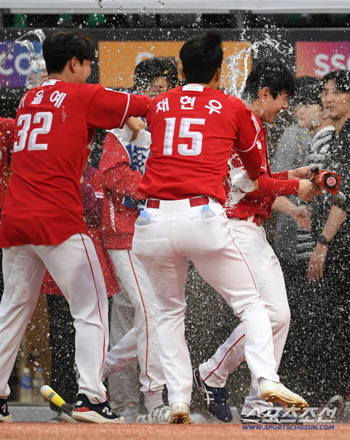 Kim Sung Wook Water Salute