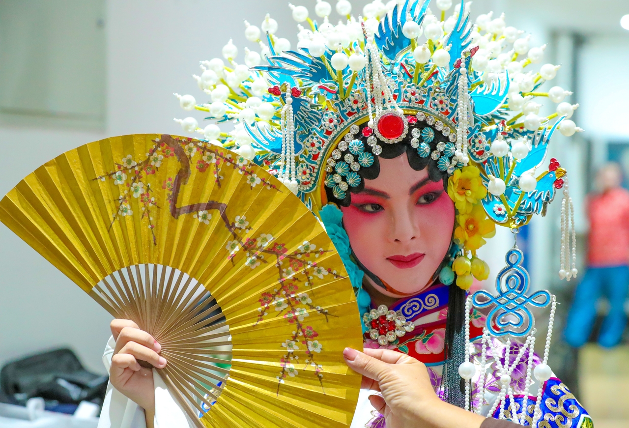 山东省首届戏曲票友展演在青岛举办
