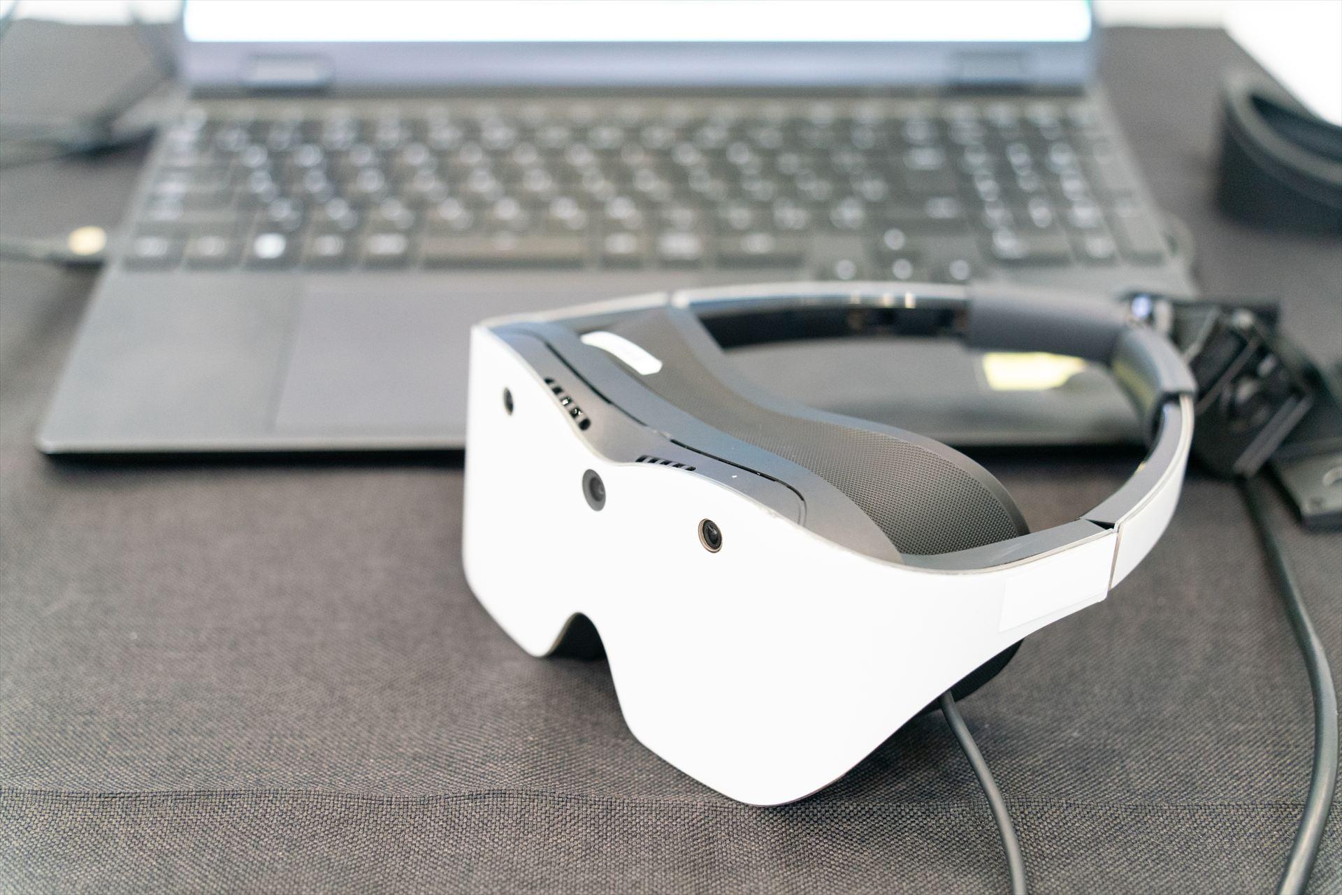 あのシャープが、VRの民のために国産軽量VRメガネを開発中