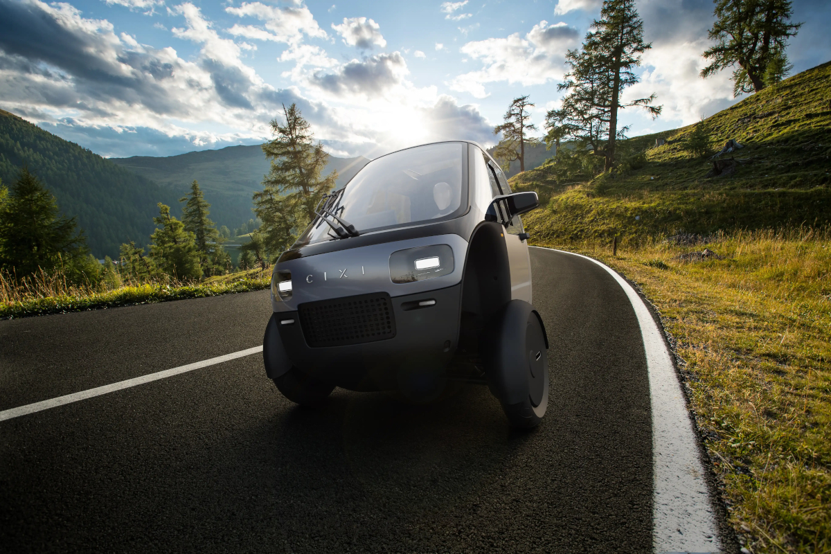 Arriva dalla Francia Vigoz, la strana auto elettrica che va ancora a pedali