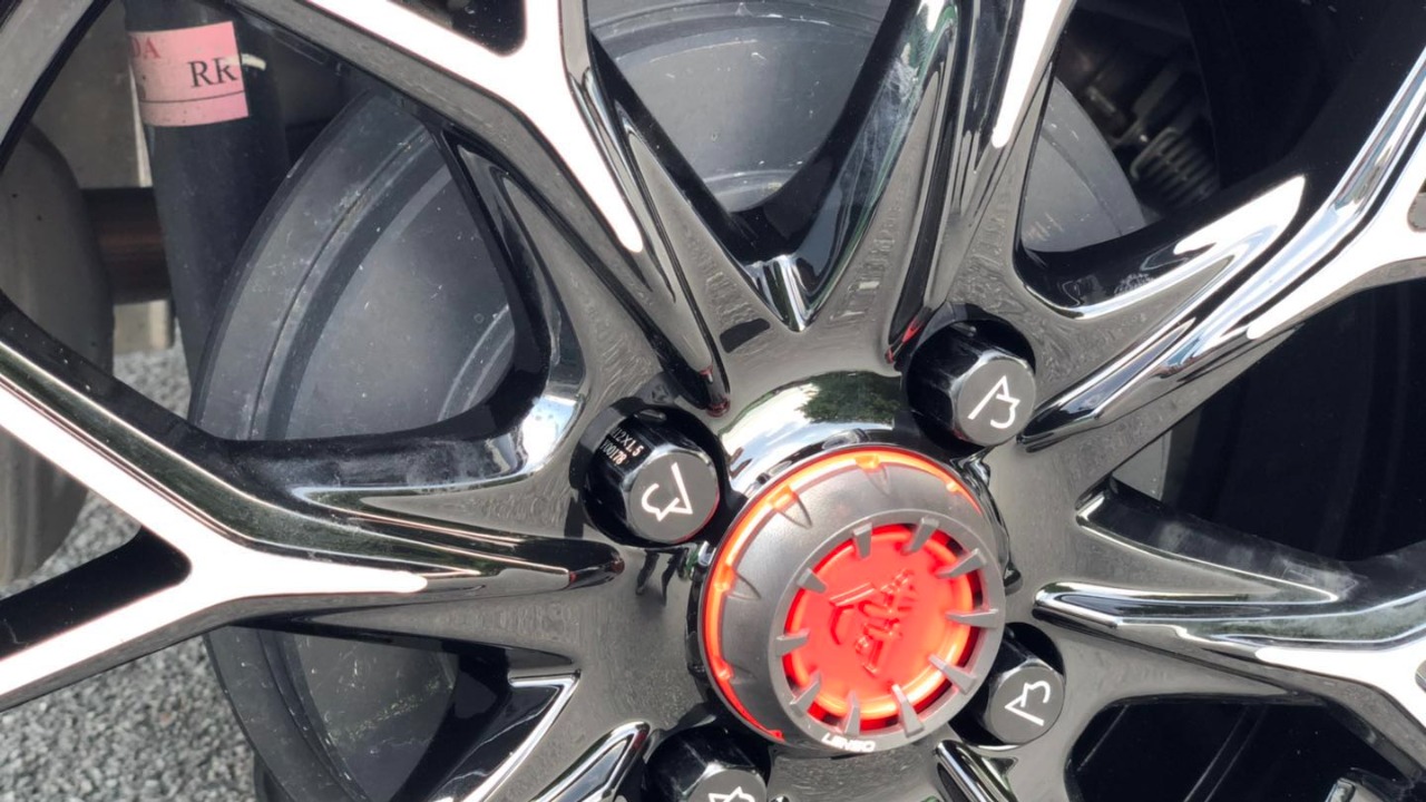 Why Car Makers Ditched Lug Nuts for Bolts