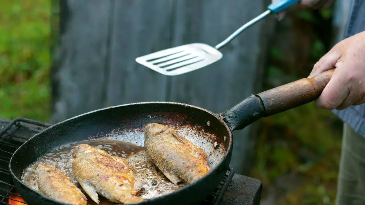 This is the right way to pan fry fish without breaking it