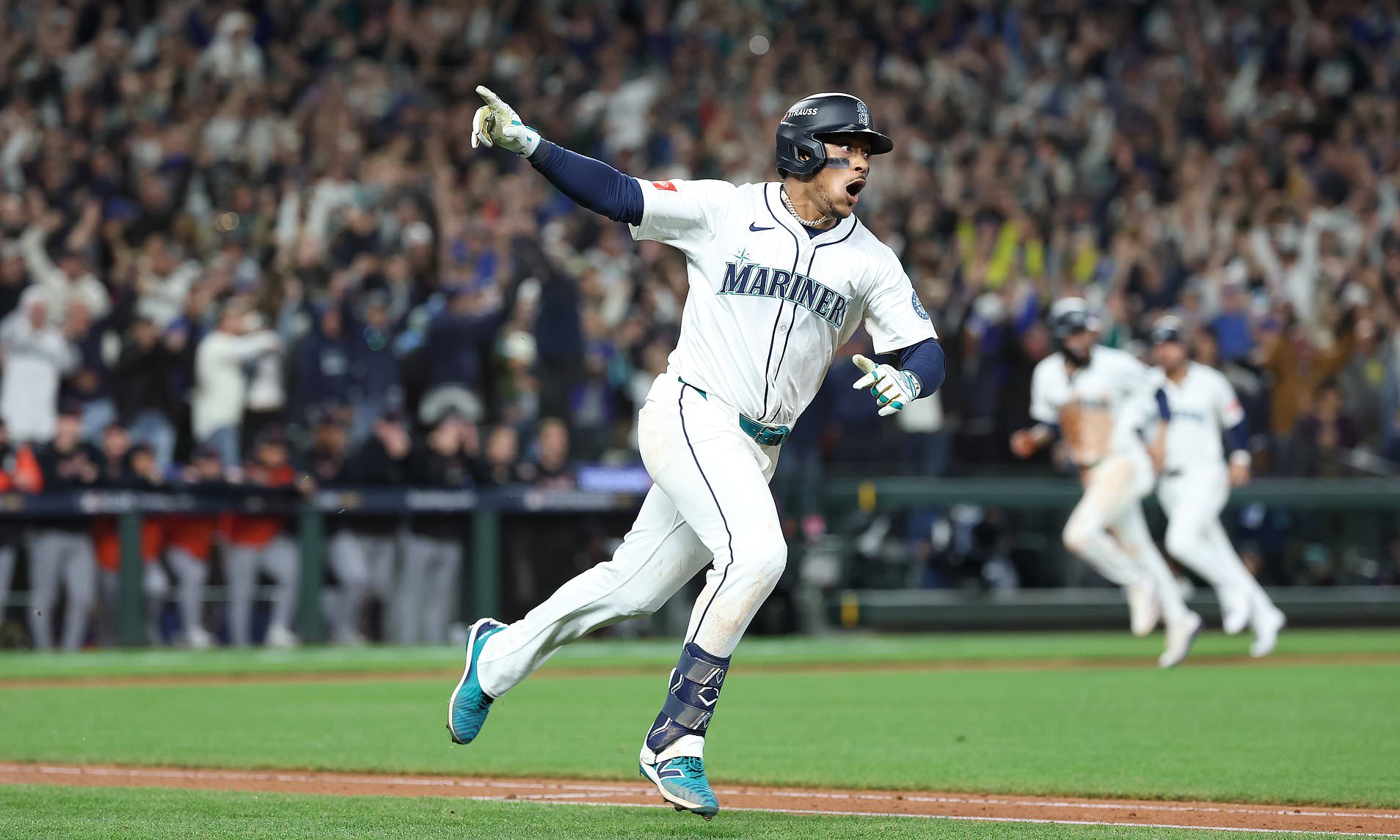 Mariners' Jorge Polanco ends 15-inning epic with walk-off single vs Tigers