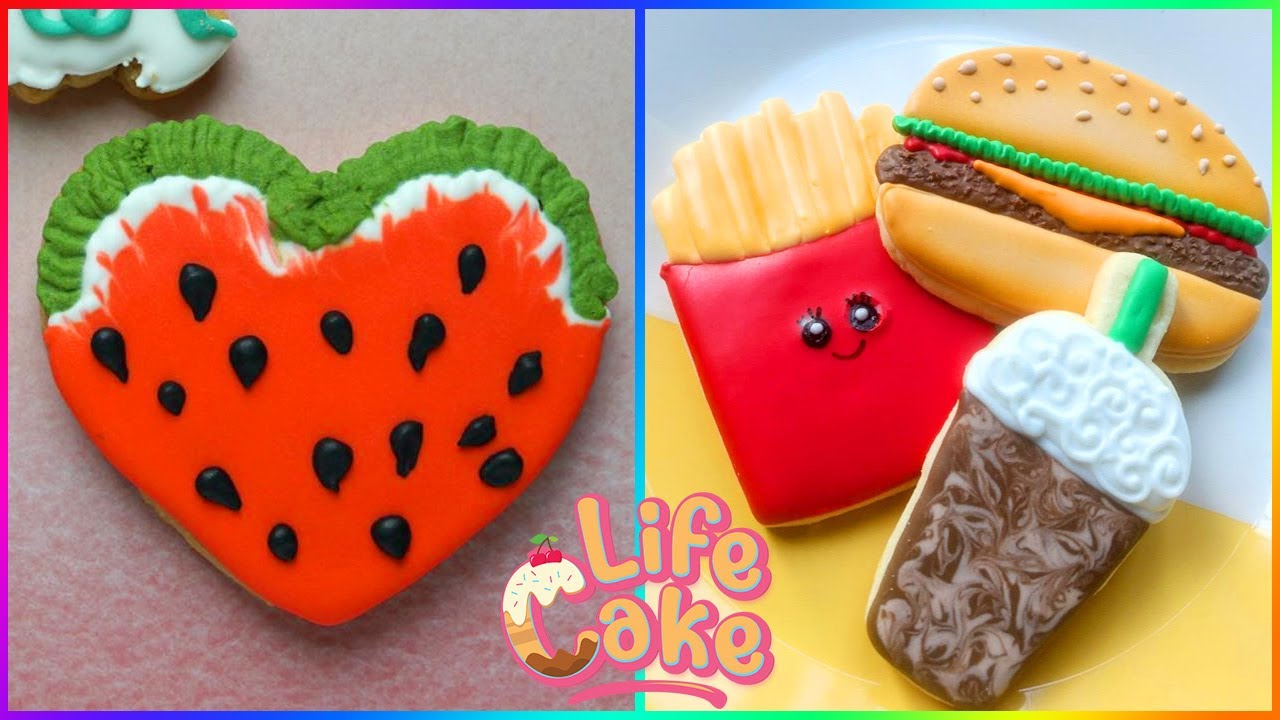 Vrolijke koekjes met fruit- en fastfoodthema