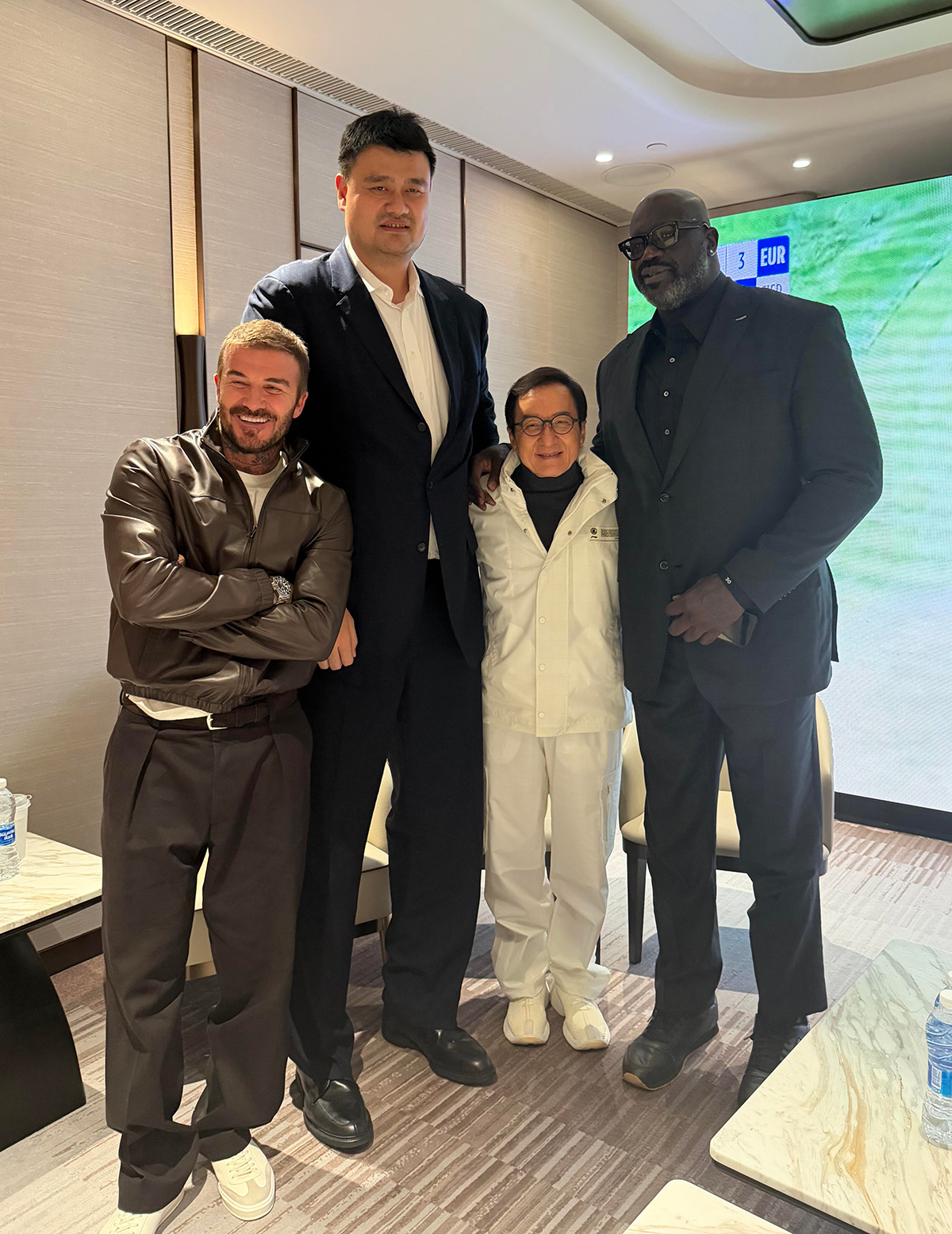 Thành Long tạo dáng bên David Beckham