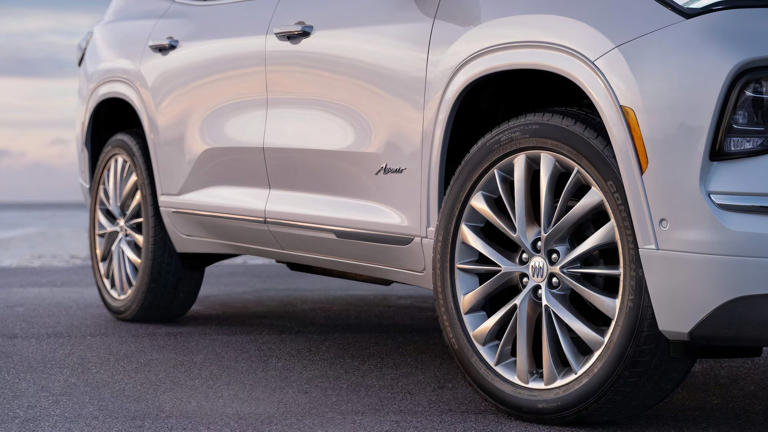 The Three-Row Luxury SUV That's A Dealer Lot Fixture — And Now Costs ...