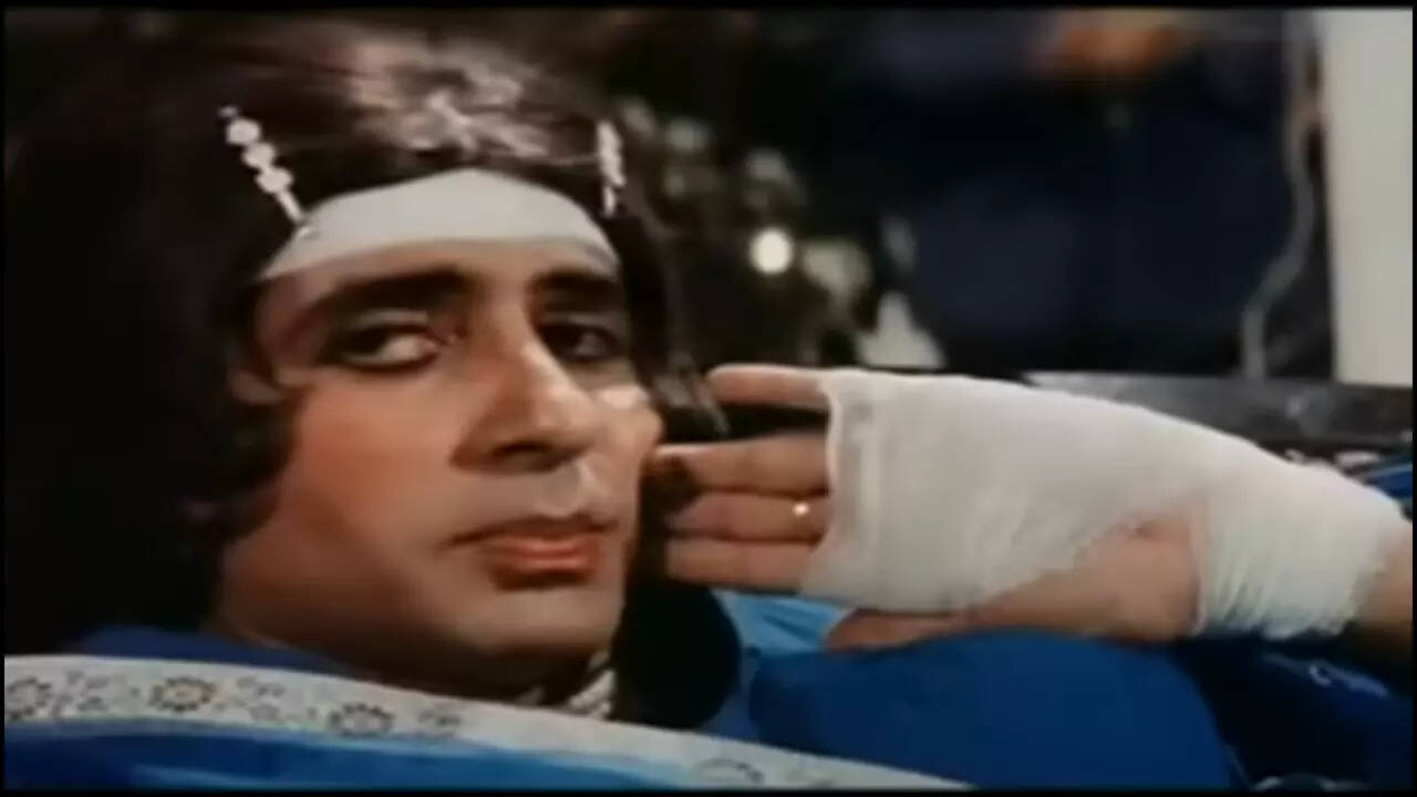 Amitabh Bachchan's most iconic songs: 'Paan Banaras Wala' to 'Dekha Ek ...
