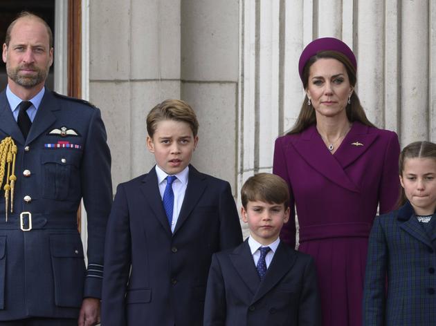 Insider verrät, wie Kate und William Prinz George auf seine königliche ...