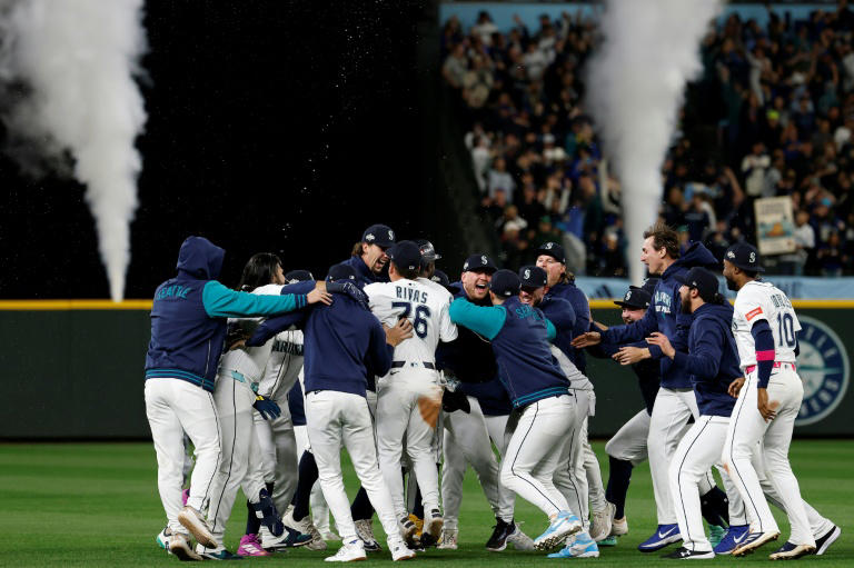 Mariners out-last Tigers 3-2 in 15 innings to advance in MLB playoffs
