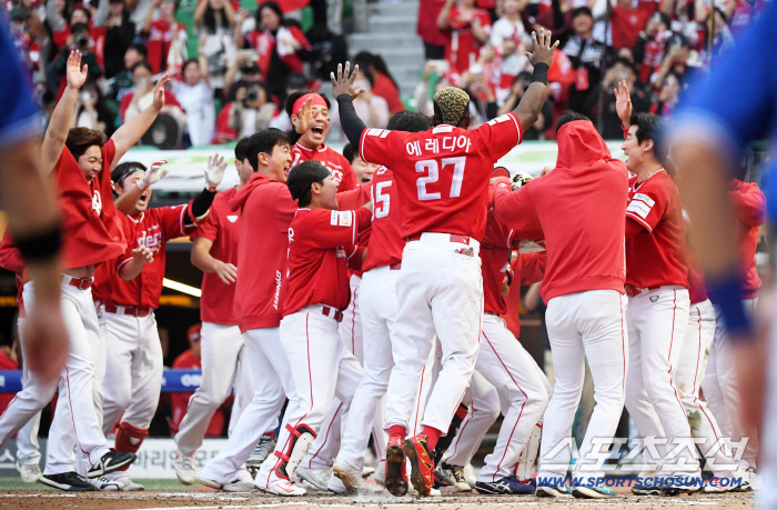 SSG Kim Sung-wook's walk-off home run in the bottom of the ninth inning