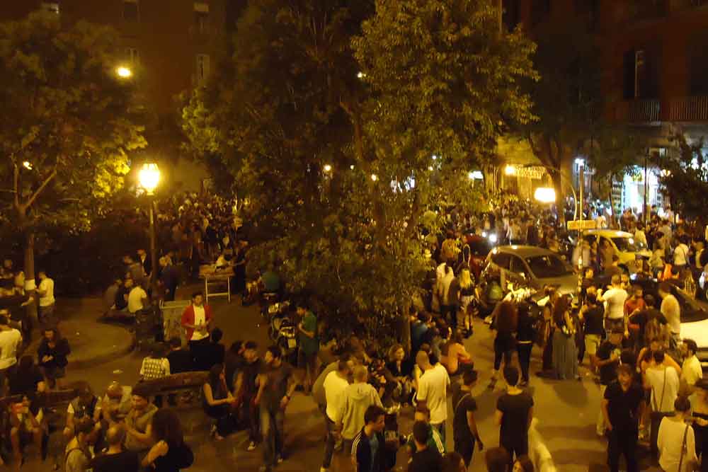 Piazza Bellini, nuovi limiti orari alla movida: le novità del ...