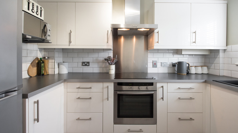 Simple Tricks Experts Swear By For Keeping Countertops Free Of Clutter