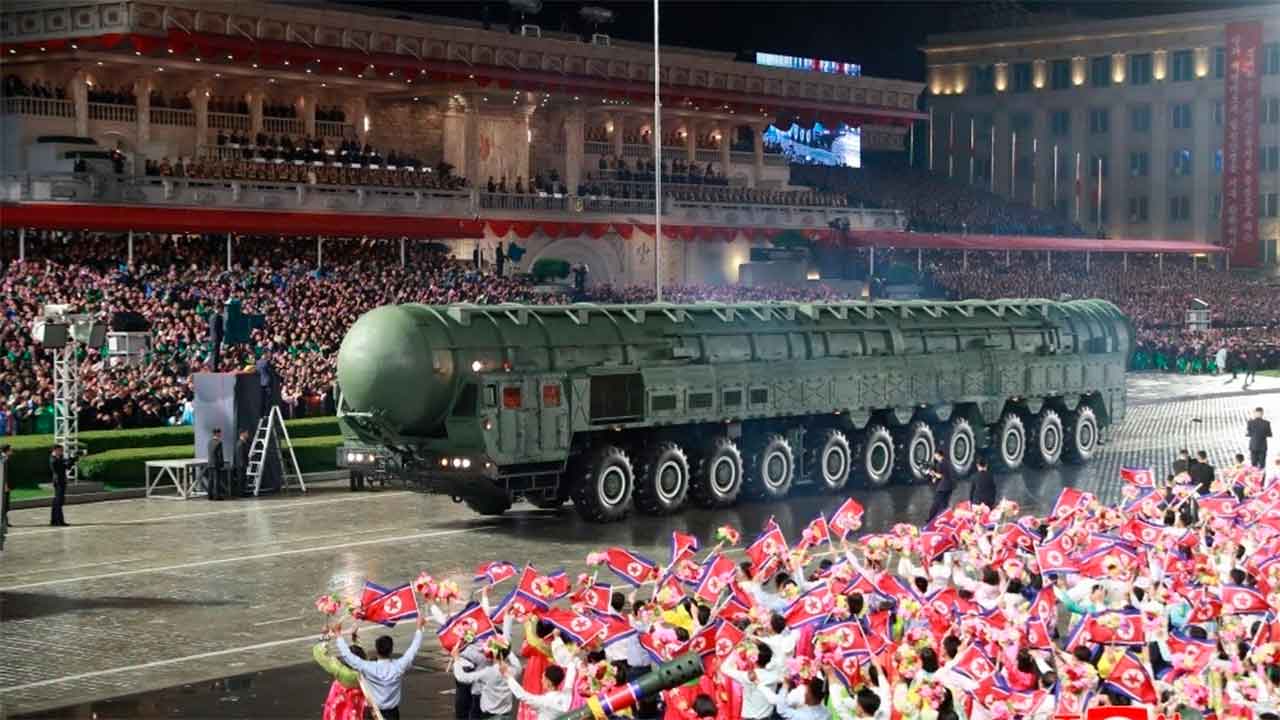 北朝鮮、米本土を射程に収める新型ICBM「火星20号」を公開