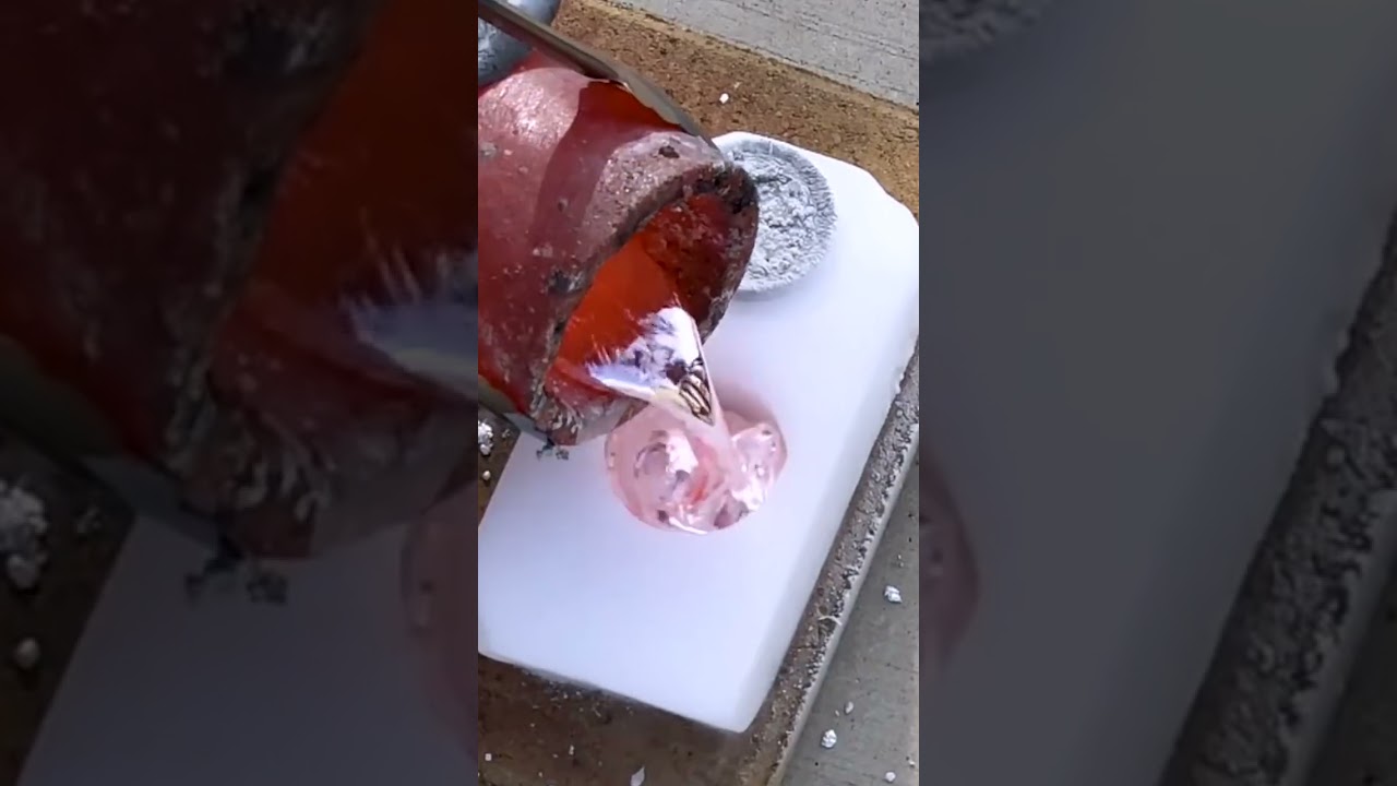 Molten metal reacts with dry ice in intense experiment