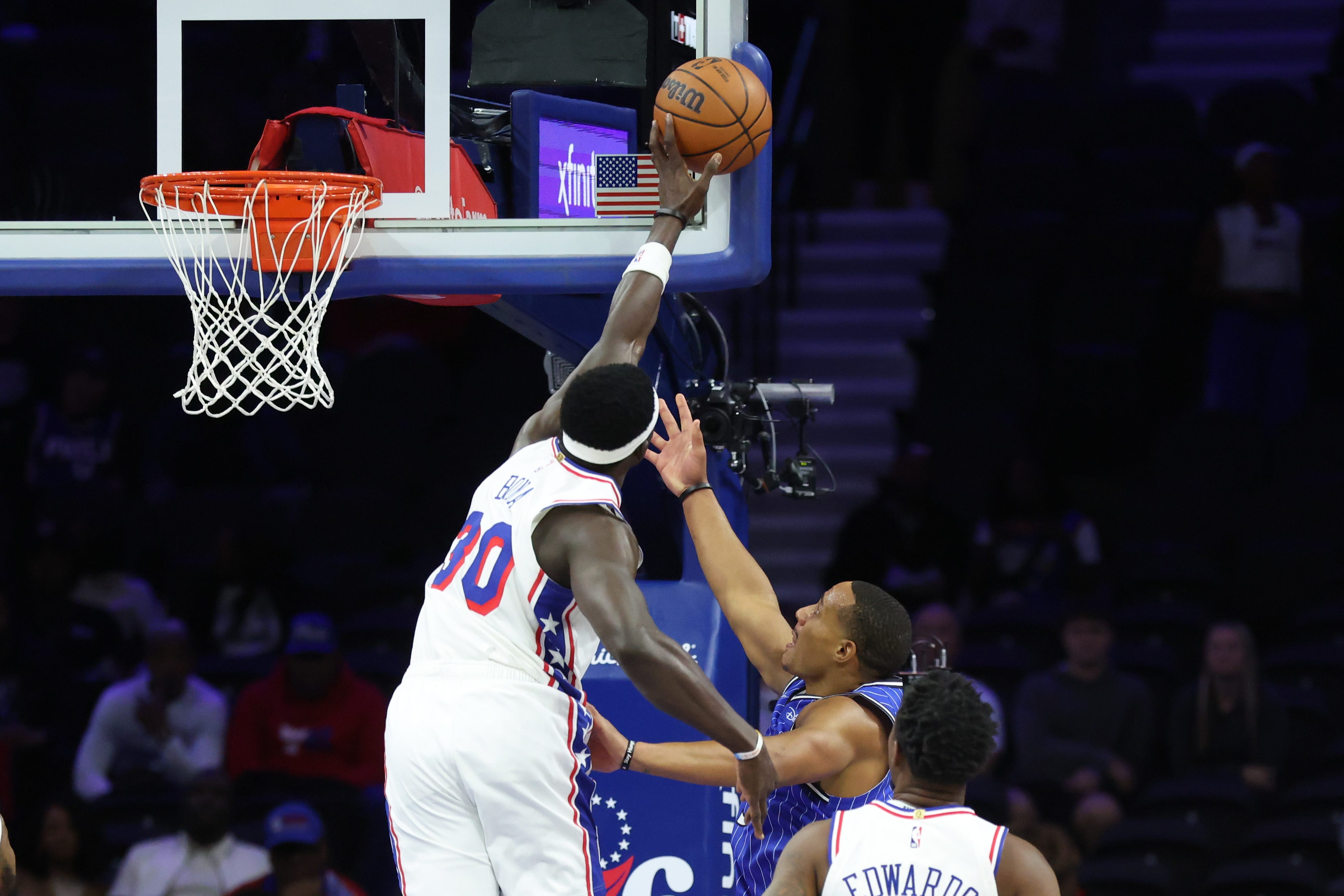Adem Bona receives advice from 2 different Sixers on fouling issues