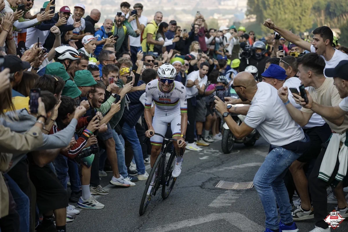 Come fa Tadej Pogačar ad andare così forte? “Quando gli altri sono a tutta, lui sta pedalando al ...