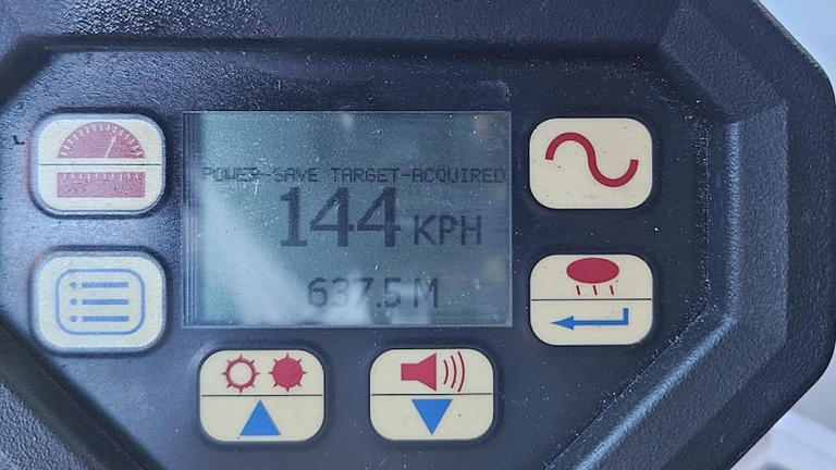 Il roulait à 144 km/h sur l’autoroute alors que son permis est suspendu ...