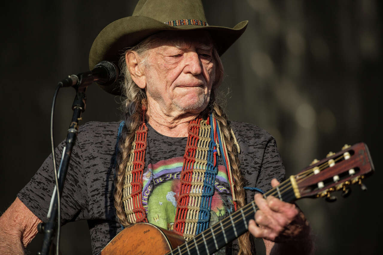 What are Willie, McConaughey and Abbott all rolling? | Thumbs