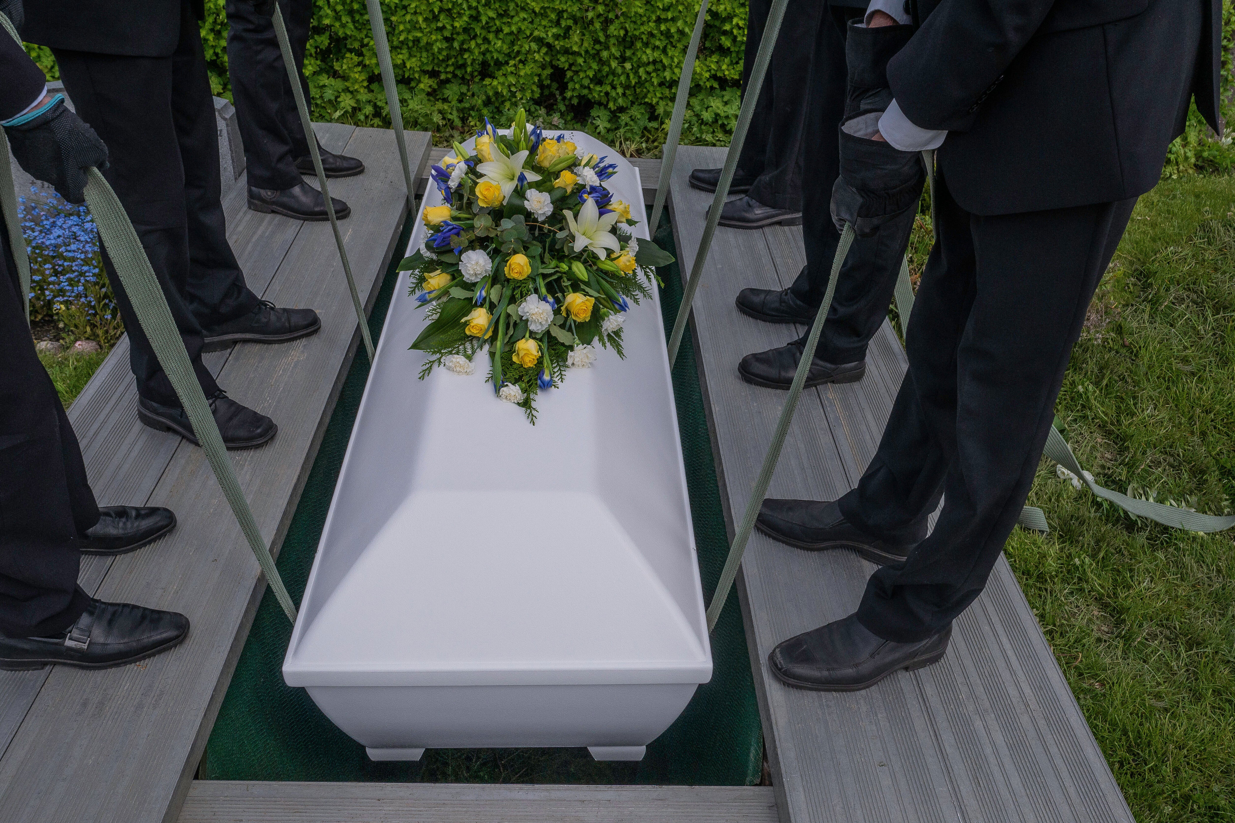 This Woman's Controversial Obituary For Her Mom Caused Outrage — But We ...