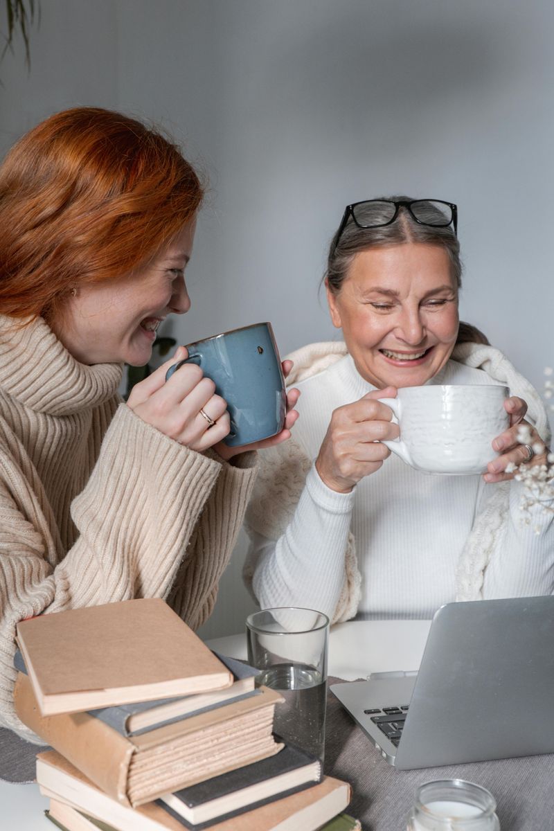 11 Things Highly Intelligent Women Never Do in Public