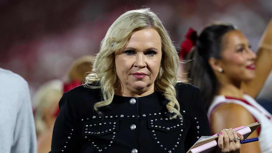 Texas QB Arch Manning receives message from ESPN's Holly Rowe