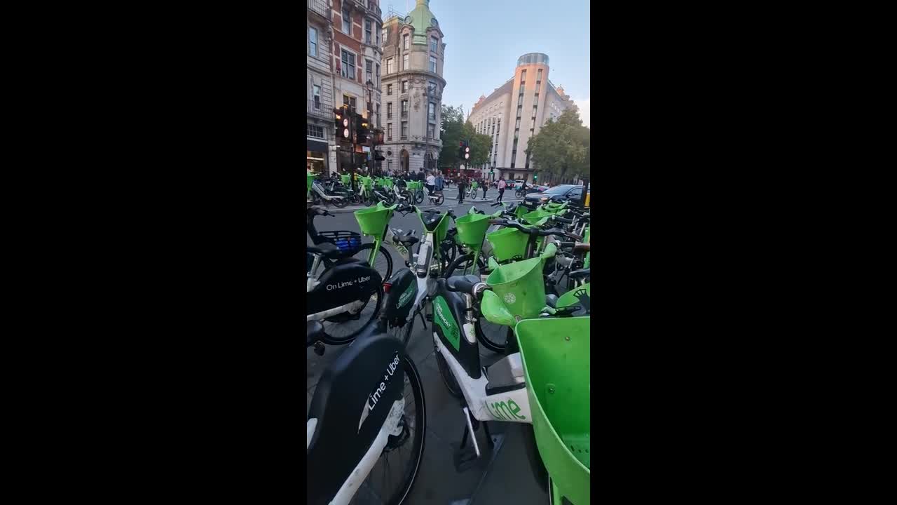 Hundreds of Lime bikes clutter up pavement in the Strand, London