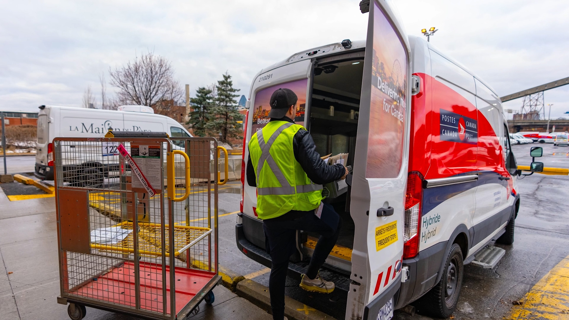 Mail delivery to resume amid rotating strikes