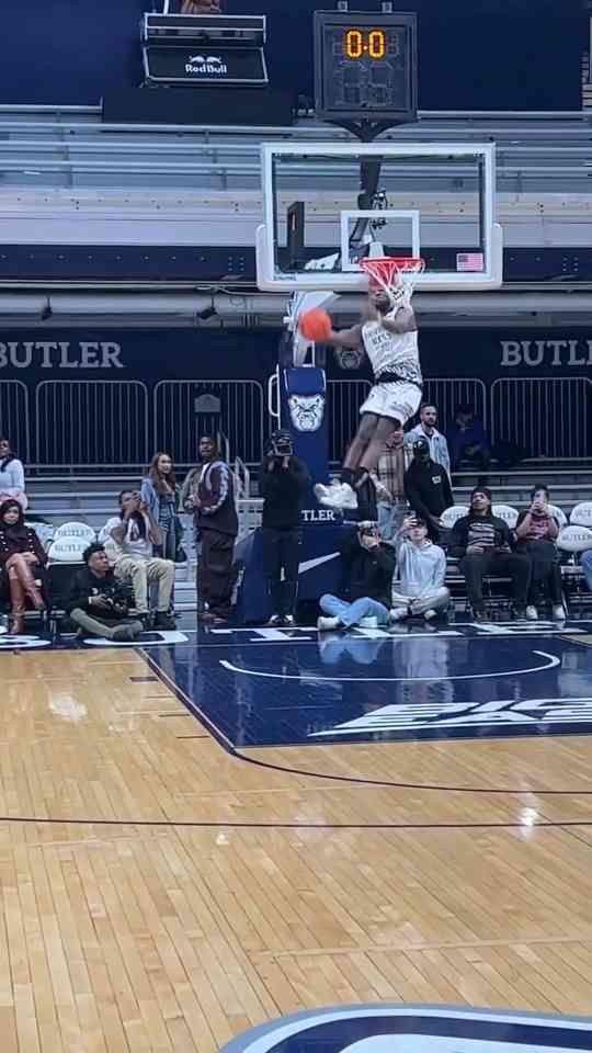 Are street ballers better dunkers than NBA players