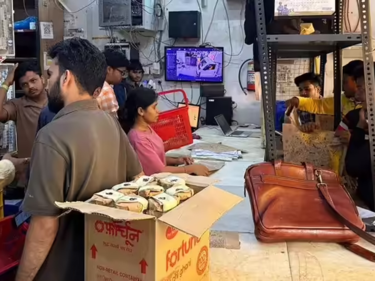 Gurgaon Blinkit store raided after customer receives rotten paneer ...