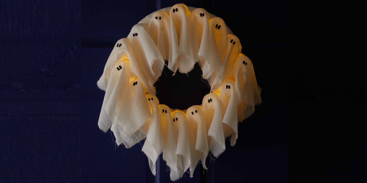 How to Make the Viral Pottery Barn Ghost Wreath for Half the Price