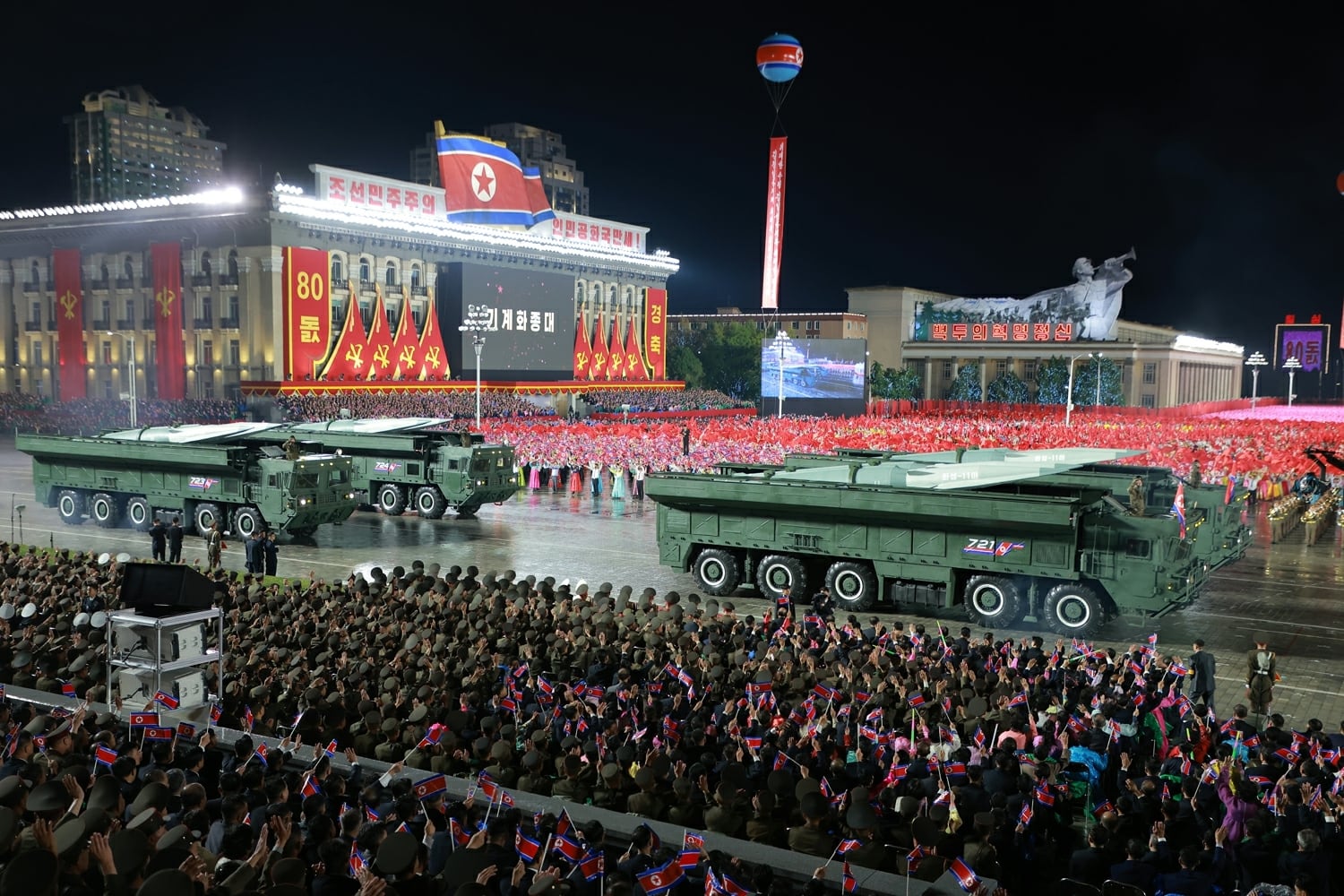 Presidential Office Monitors North Korea's Internal Military Parade