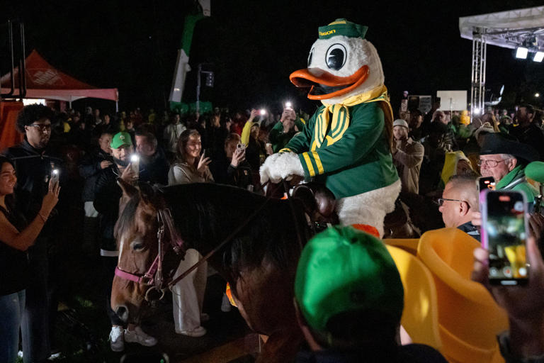 ESPN's 'College GameDay' in Eugene for Oregon showdown with Indiana ...