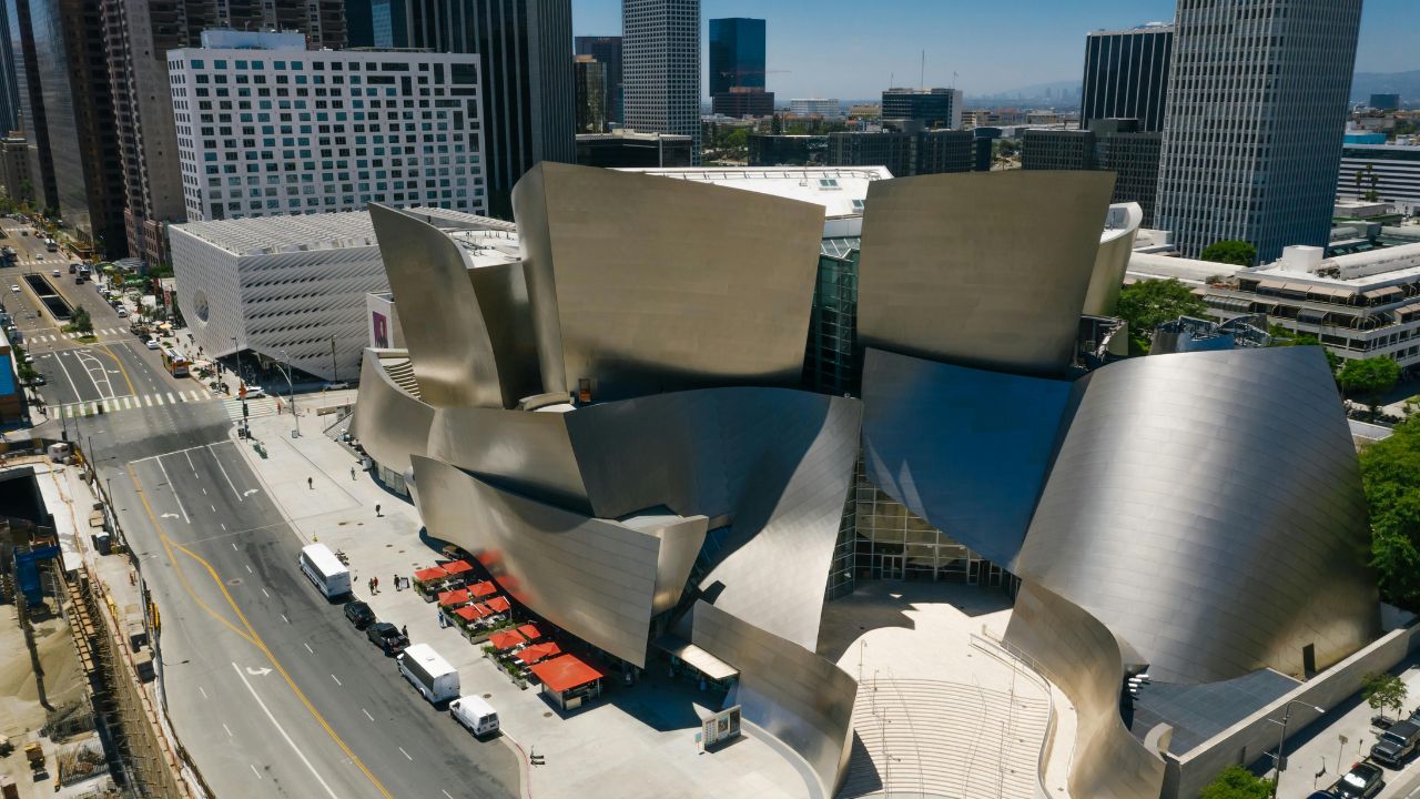 10 Coolest Buildings to See Across the US