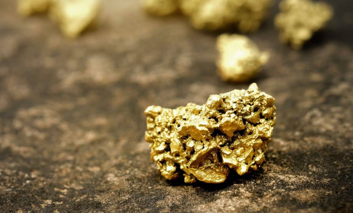 The World’s Largest Gold Nugget Was So Heavy, It Had To Be Broken To Be ...