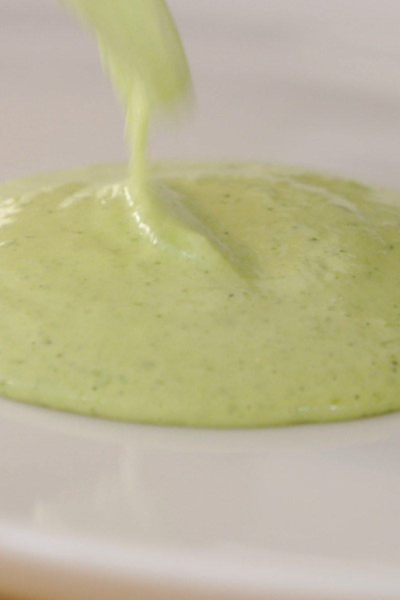 Purè di piselli alla menta con yogurt e scalogno fresco