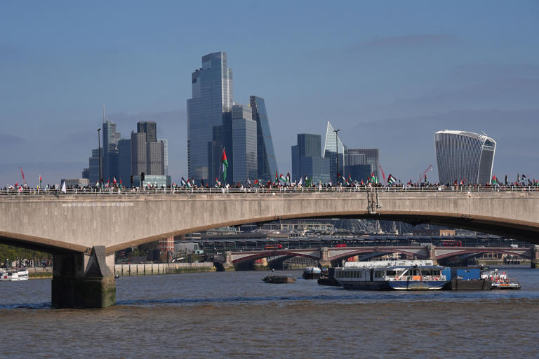 London protests LIVE: Police arrest Youth Demand activists as hundreds ...